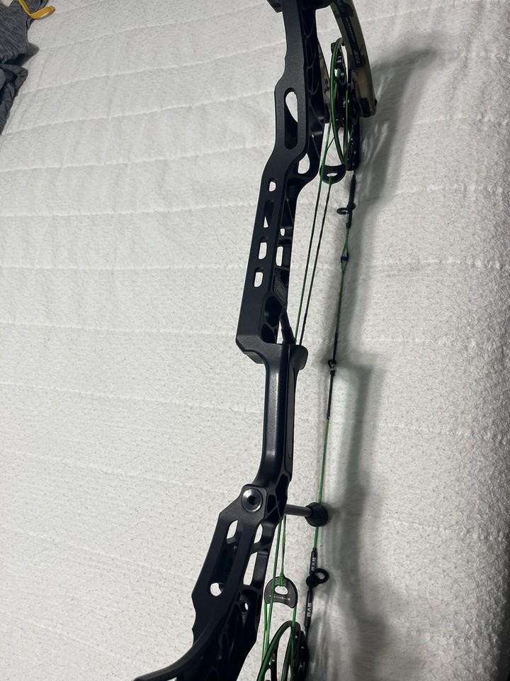 Mathews V3 27 Right Hand Bow 28/70 | eBay