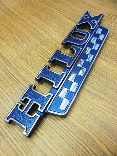 FOR TOYOTA HILUX RN25 FRONT FENDER SIDE EMBLEM BADGE LOGO NEW (2PC./SET ...