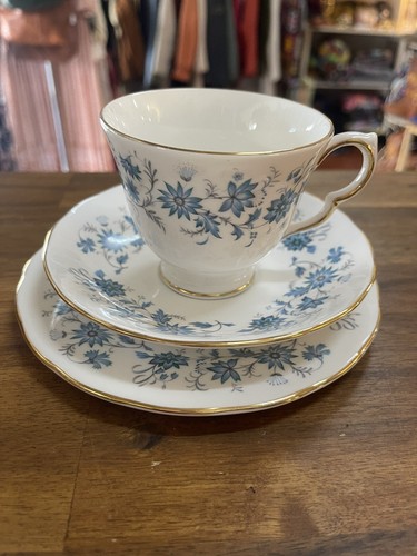 *Mint* Unused Colclough Blue Floral Print Bone China Trio Tea Set | eBay.de