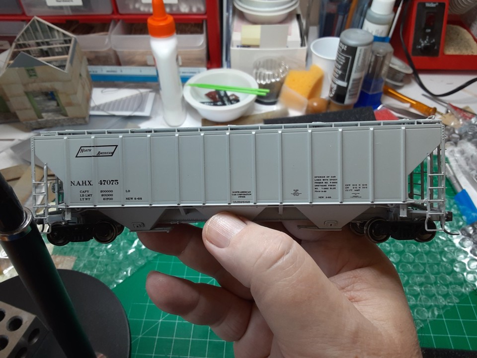 HO Scale PS2 Covered Hopper Car Built-up Kit NAHX 21882 | eBay