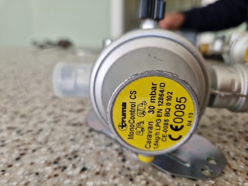 TRUMA GOK BULKHEAD GAS REGULATOR 30 MBAR 8MM OUTLET SWITCH VALVE | eBay UK