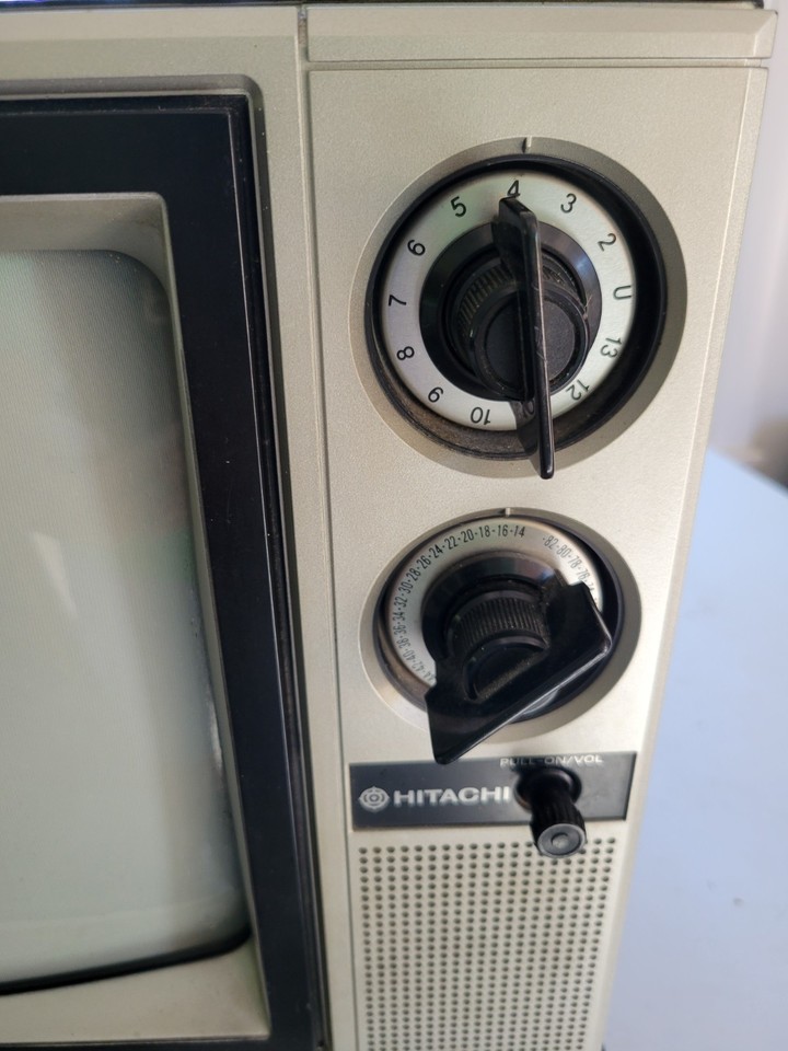 1986 Hitachi Solid State Color TV Model CT 13 C1 - in Working Condition ...