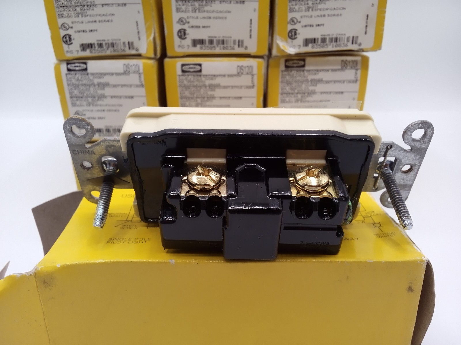 19 Hubbell Style Line Decorator Switch Single Pole Ivory 20A 120/277VAC ...