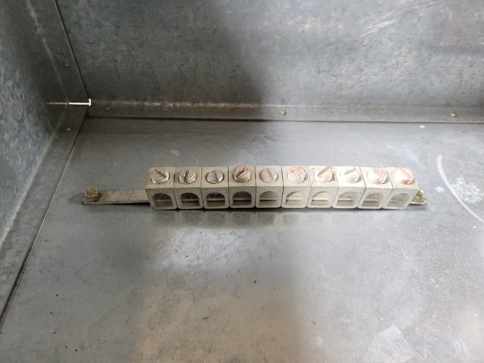 GE General Electric APN Spectra Series Panelboard 600 Amp 208Y/120 VAC ...