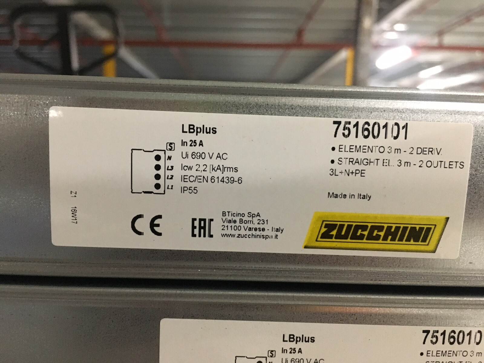 Busbar Buzbar Trunking Zucchini LB Plus, 2 Tap Off Outlets, 25A, 40A 3m ...