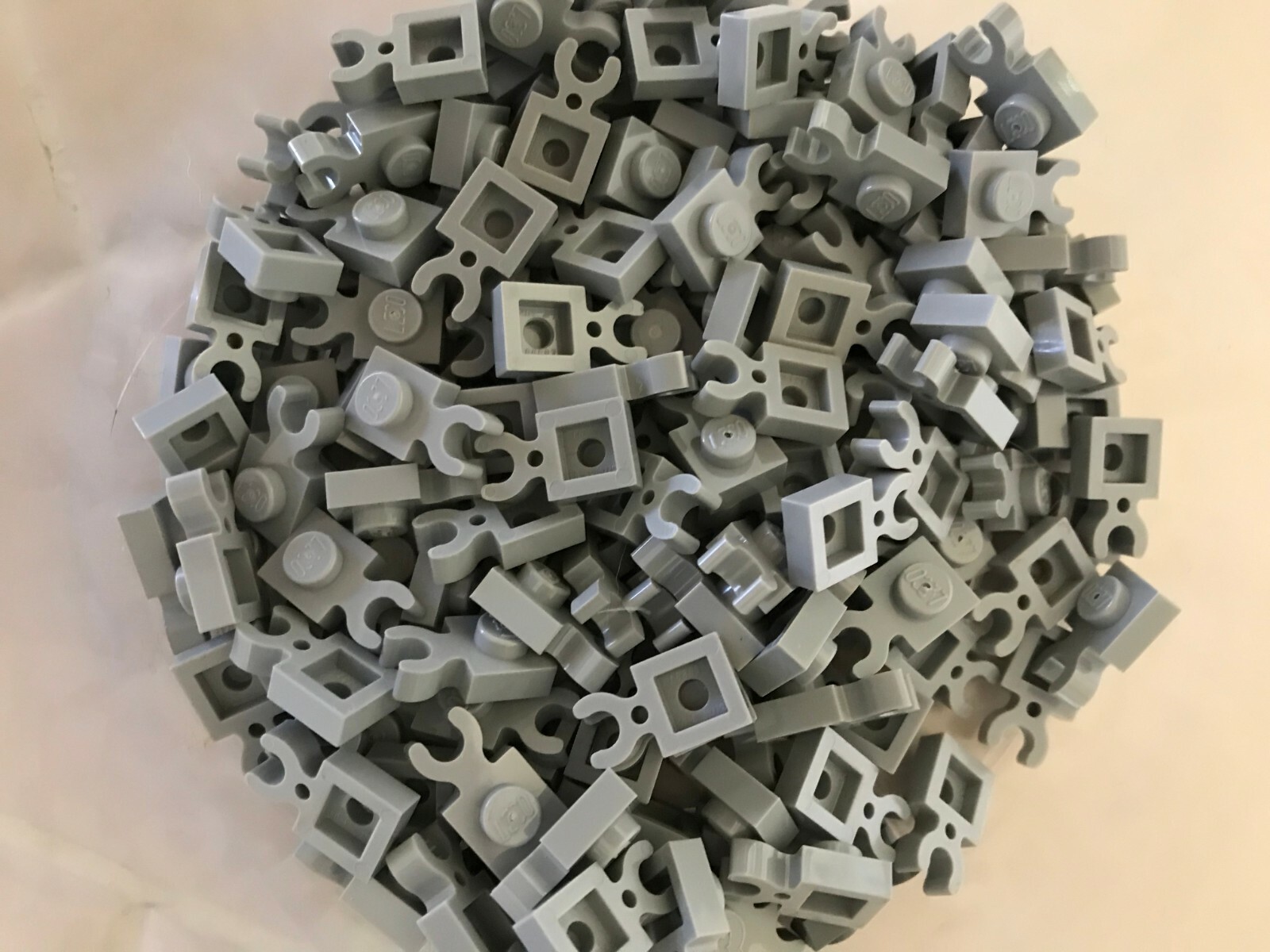 LEGO-NEW-#4085-LIGHT BLUISH GREY-1 X 1 PLATE MOD W/ VERTICAL GRIP-250 ...