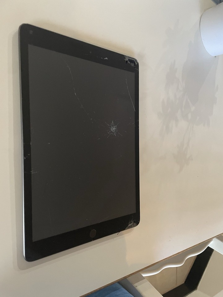 Apple iPad A2602 (9th Generation) 64GB Wi-Fi Space Gray with Smart ...