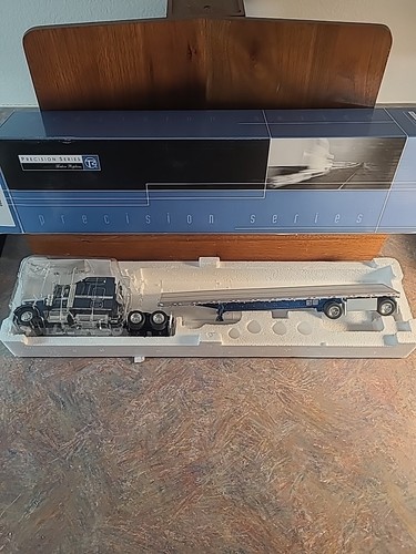 Tonkin Kenworth W900 w/ Flatbed Trailer 1:53 Scale MIDWEST SPECIALIZED ...