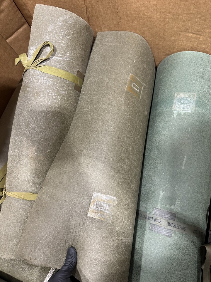 DAMAGED Foam Sleeping Mat Roll-Up Green Sleeping Pad Mattress Army ...