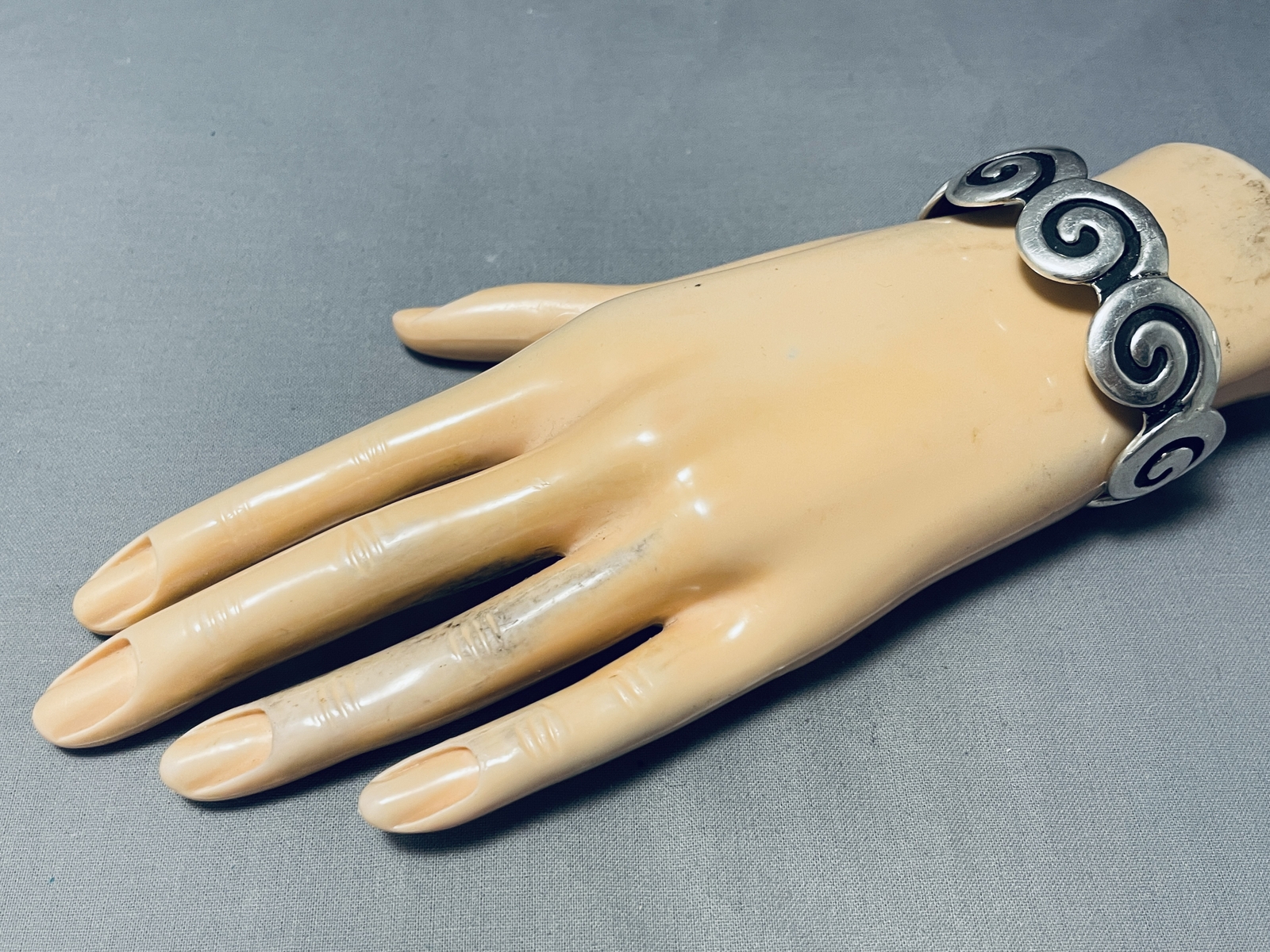 MOST FAMOUS NAVAJO ARTIST- VINTAGE NAVAJO KENNETH BEGAY STERLING SILVER ...