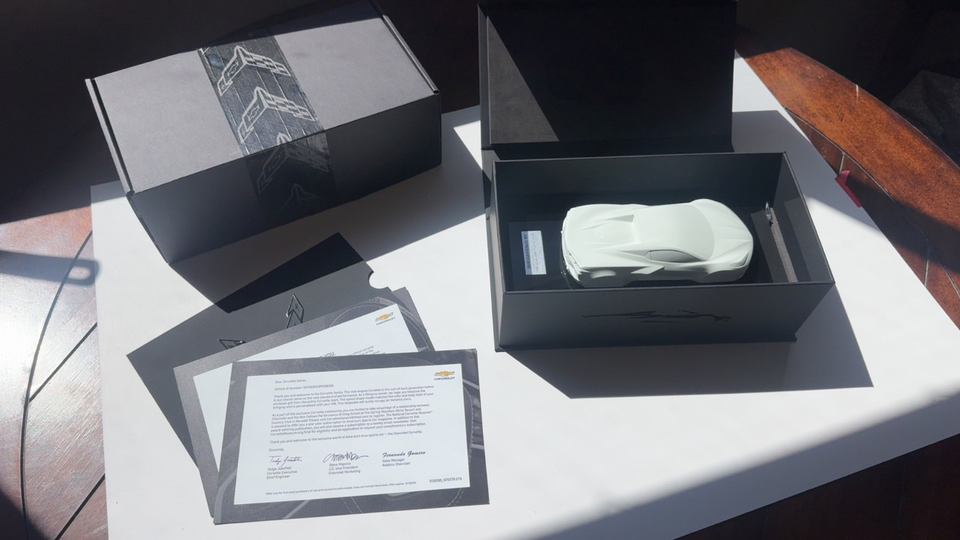 CORVETTE STINGRAY 2023 C8 OEM Speed Shape Model Owner's Gift - White ...