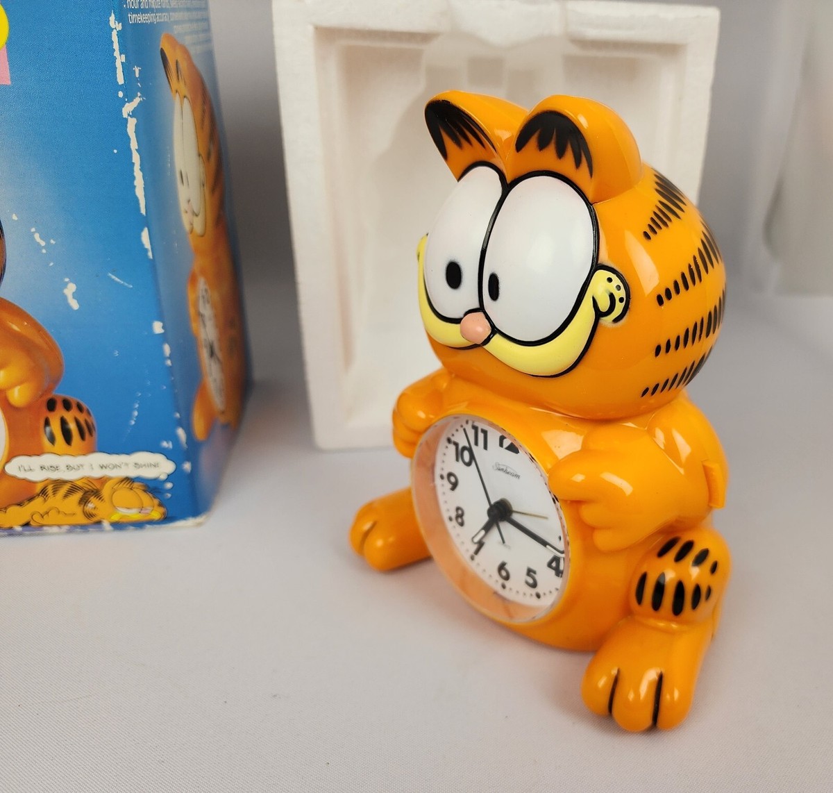 Garfield Alarm Clock Garfield ~ Official Quartz Alarm Clock By