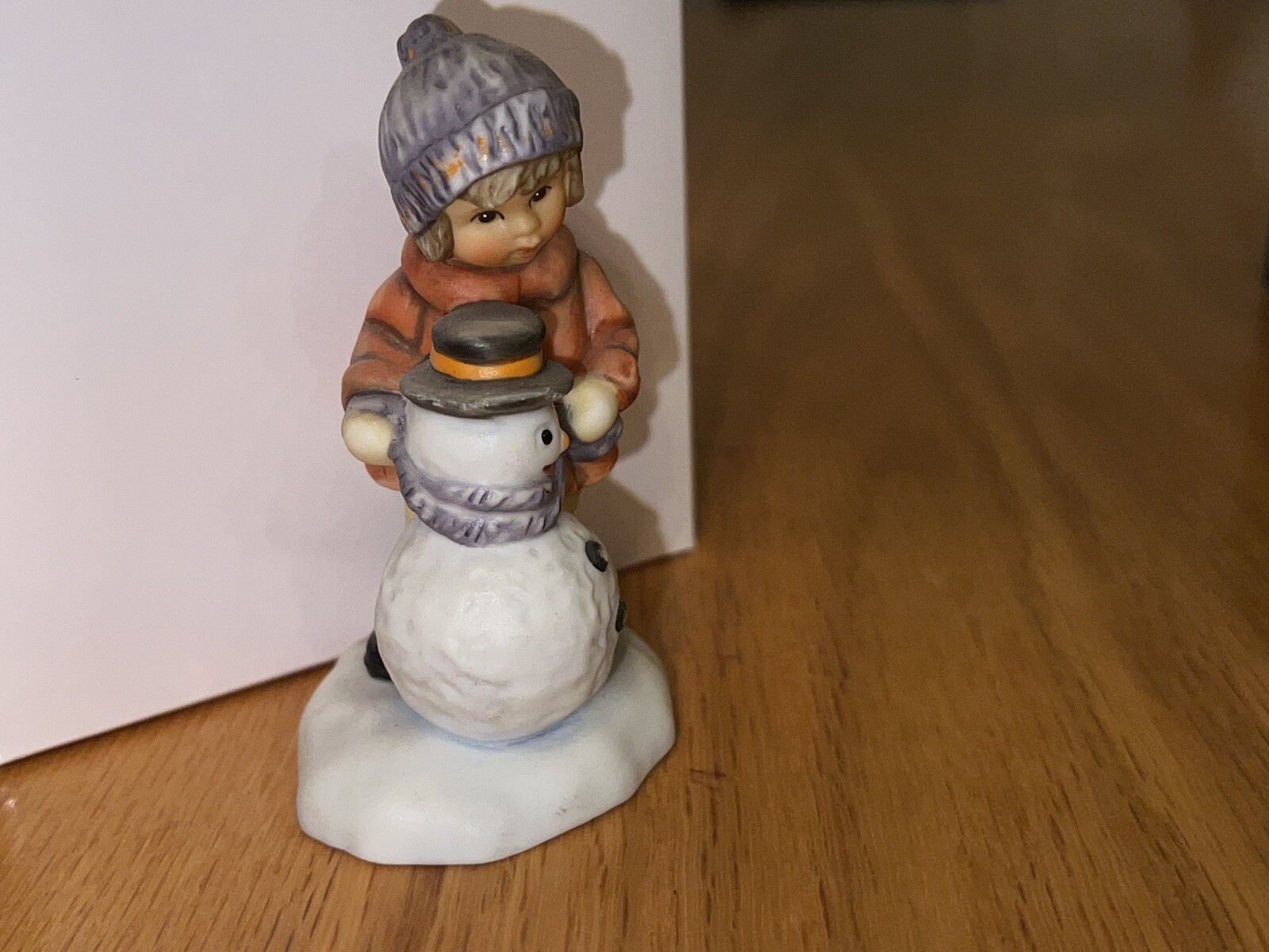 Goebel Berta Hummel Figurine 2001 Christmas A Gift for Snowman ...