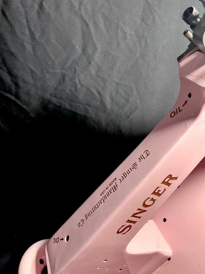 Singer 114w103 Chain stitch & Moss Stitch Embroidery Machine + table ...