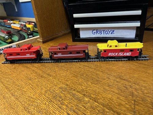 HO SCALE RR 3 TYCO CABOOSE TRAIN CARS - ROCK ISLAND, #689 RED, AND #689 ...