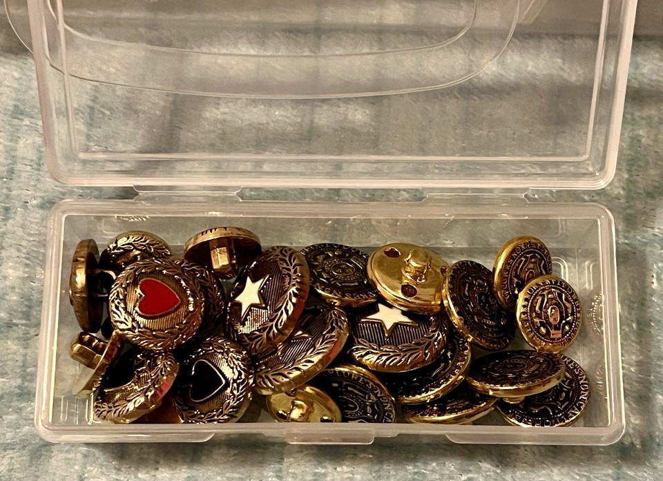 Craft Clearout - Storage Box With 8 Boxes Of Vintage Style Buttons (Box ...