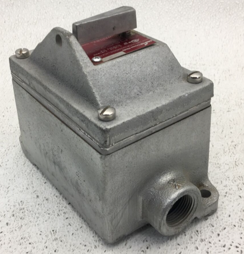 EDSC2130 CROUSE HINDS EXPLOSION PROOF DEAD END ENCLOSURE WITH 3 WAY ...