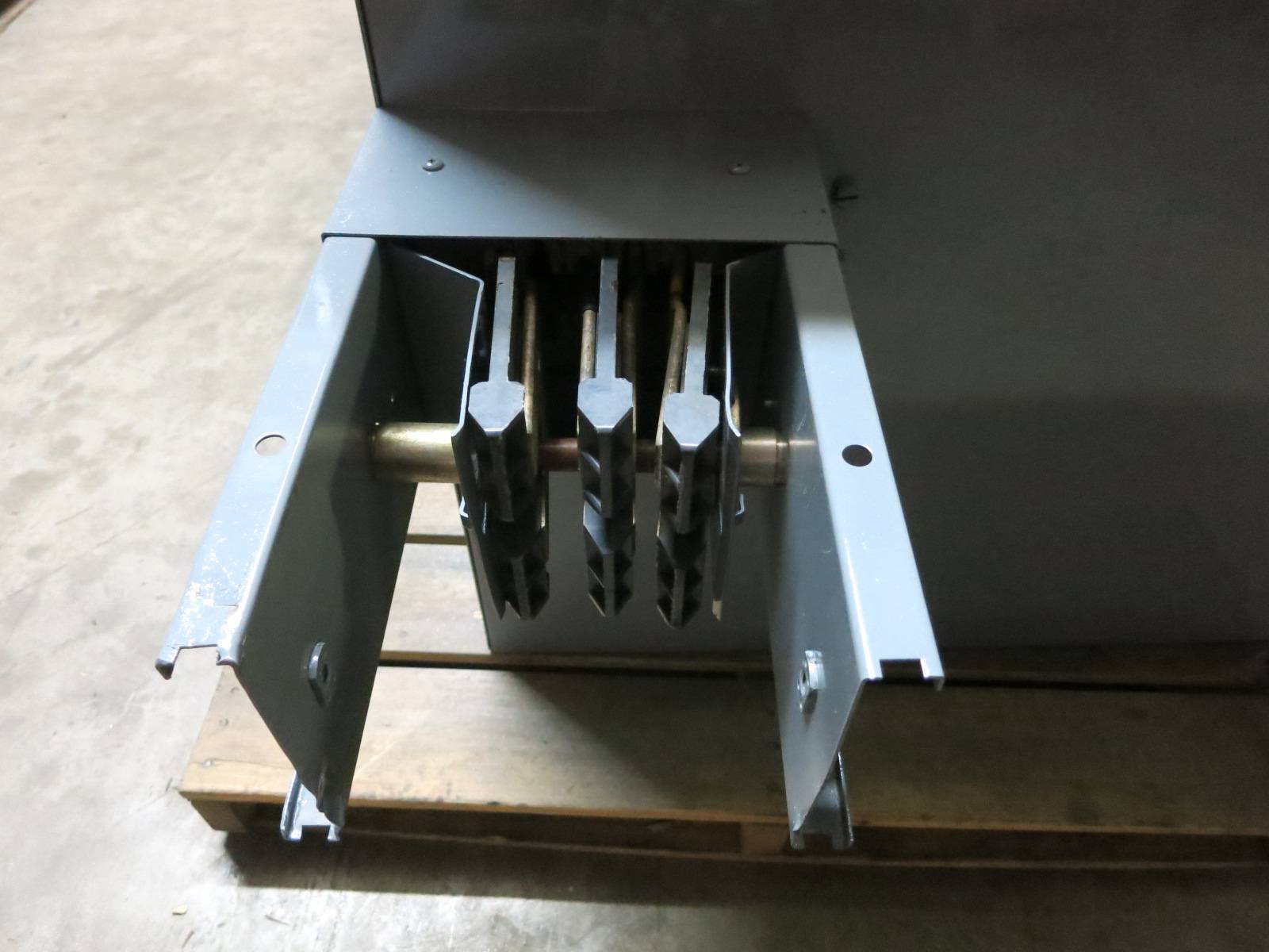 Westinghouse 600 Amp 480/277 V 3PH 4W Bus Duct 47 E 2354 Busway End Tap ...