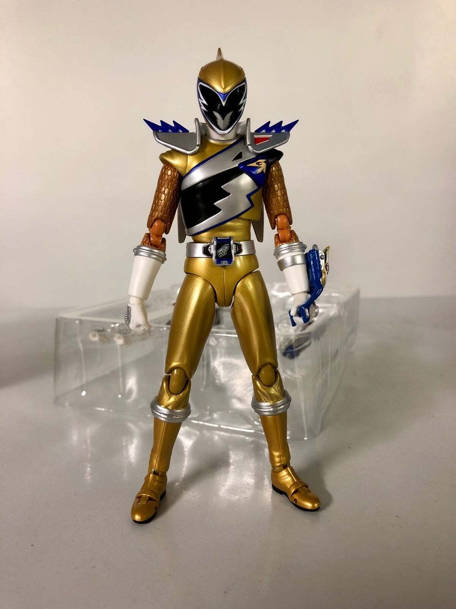 Kyoryuger Gold Ranger