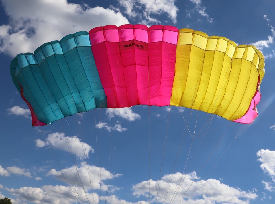 Reflex 145 skydiving parachute - 9 cell elliptical main canopy - great ...