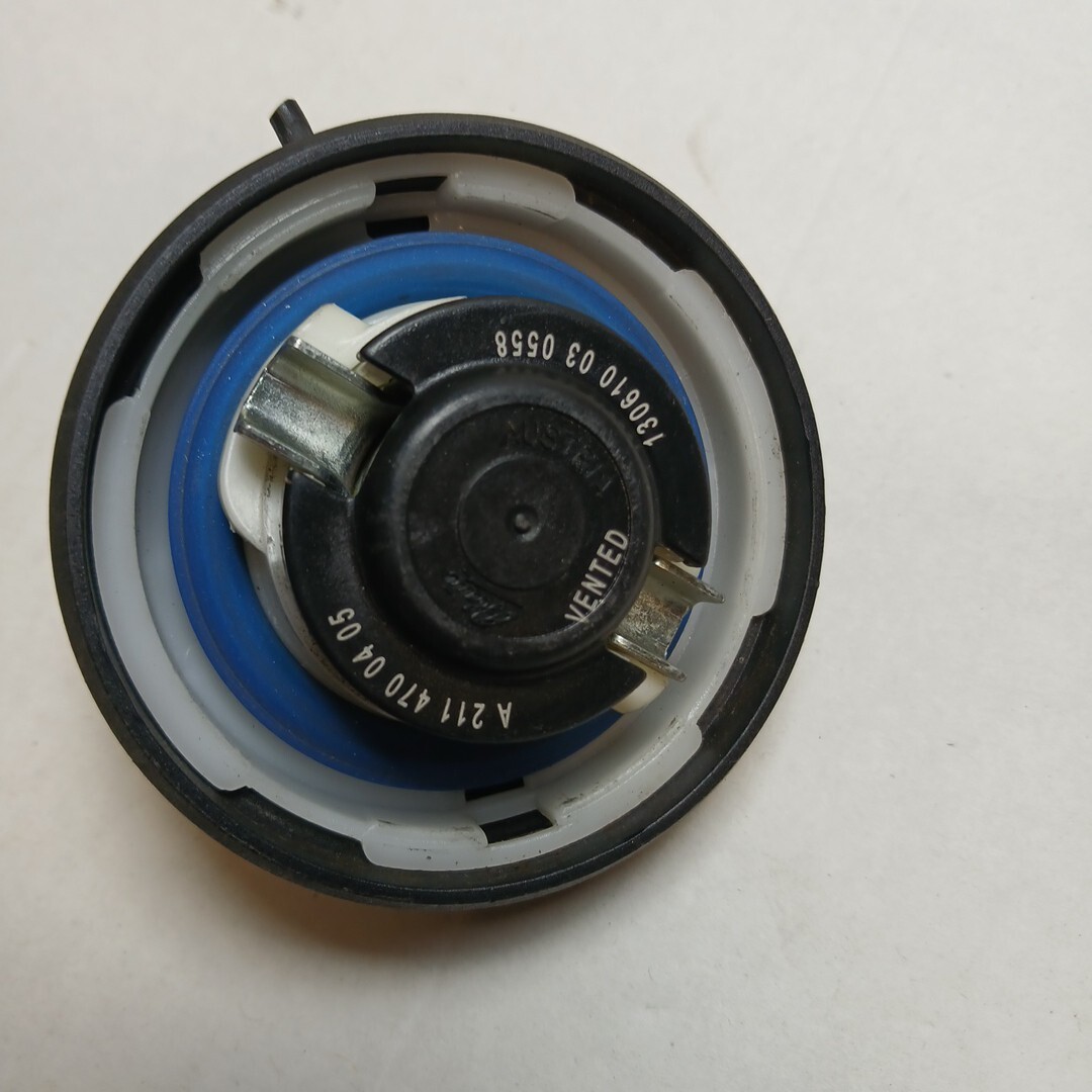 MERCEDES W203 W204 W211 W219 W209 FUEL TANK GAS ACCESS FILLER CAP OEM ...