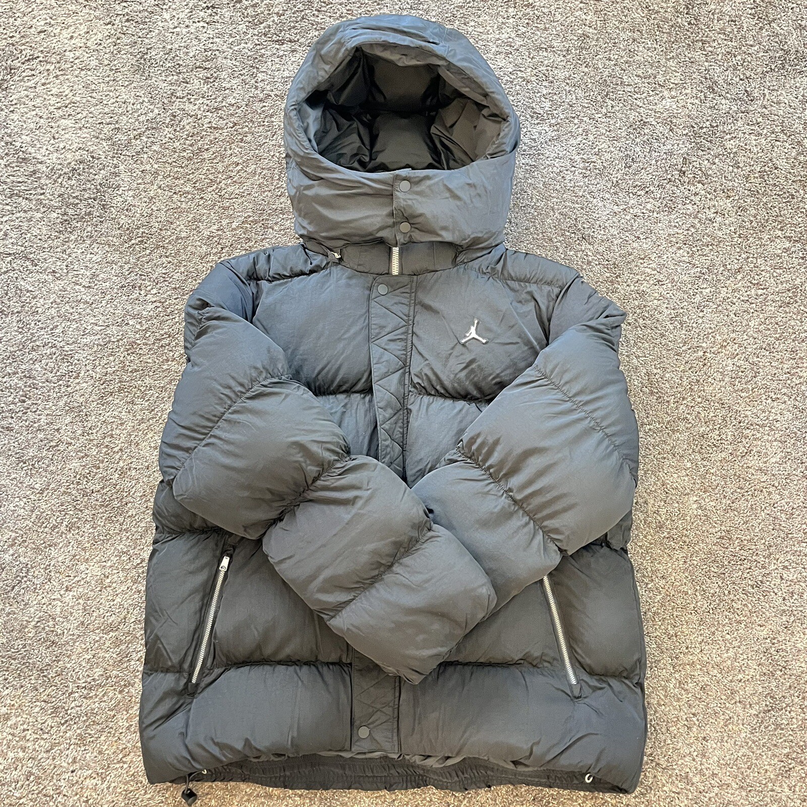 Nike Air Jordan Essentials Statement Puffer Jacket Sz XL Black White ...