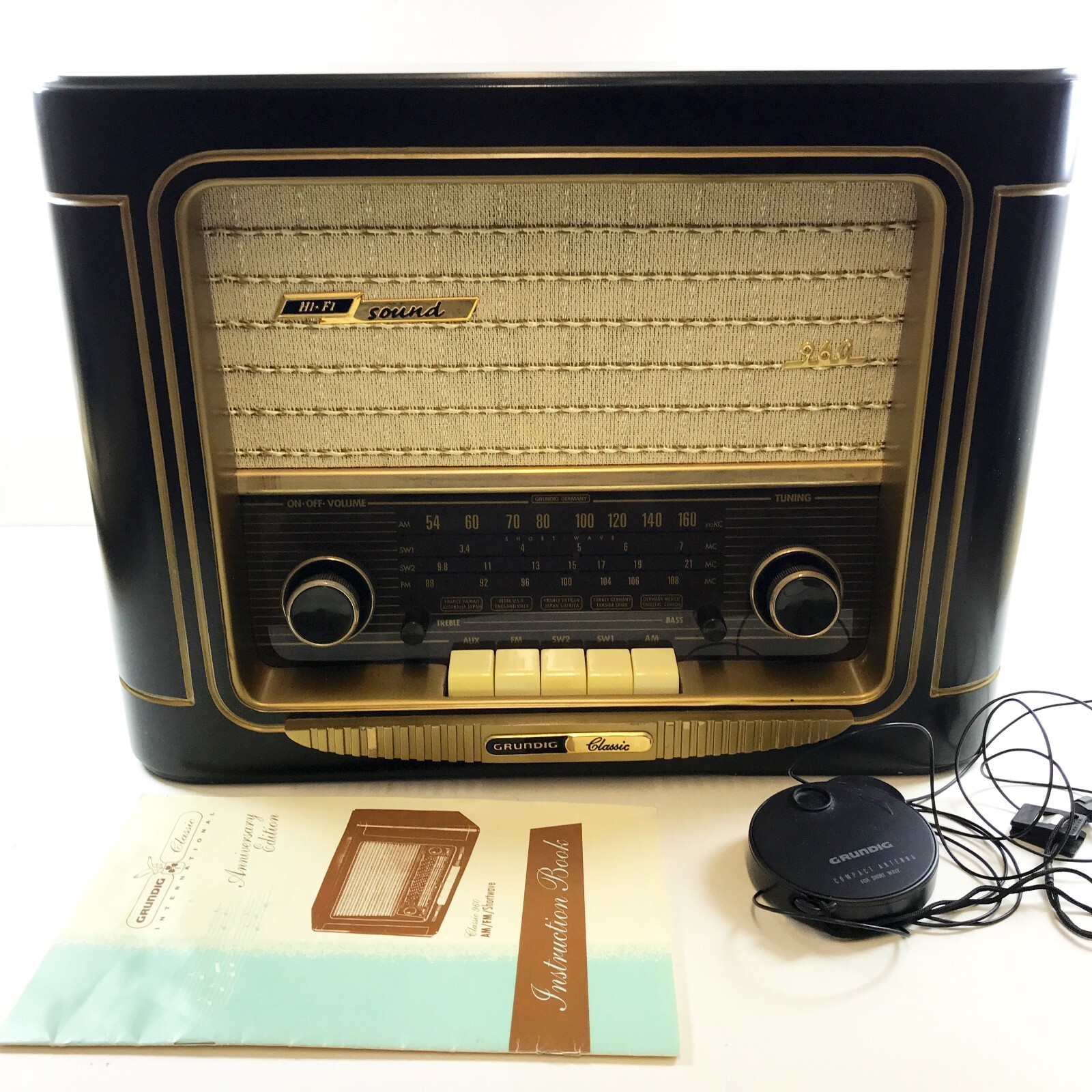 Grundig Classic Model 960 AM/FM/SW Radio | Grelly USA
