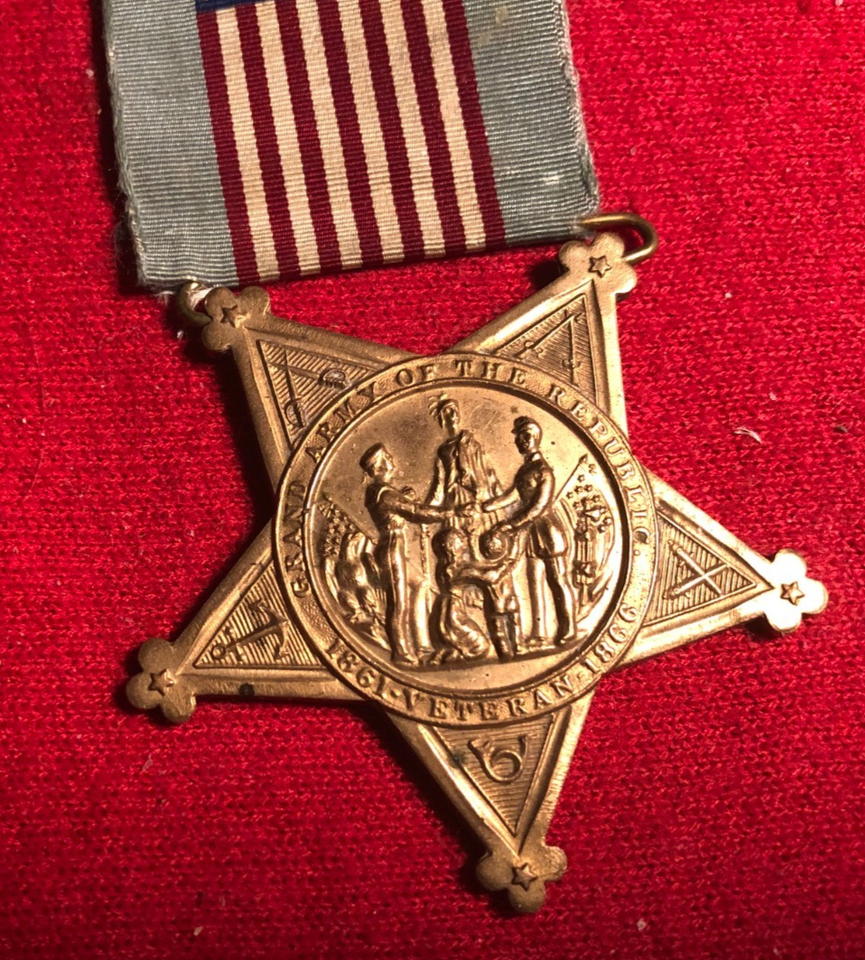 CIVIL WAR GAR VETERANS' MEMBERSHIP BADGE WITH LIGHT BLUE BORDER - T4513 ...