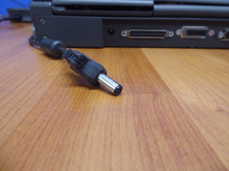 COMPAQ CONTURA 400CX 8.5" VINTAGE PC LAPTOP w/ P/A SOLD AS-IS TO POWER ...