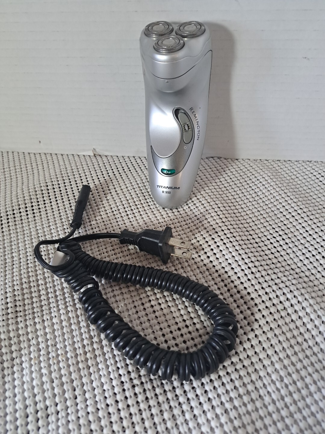 Remington R-950 Titanium MicroFlex Cordless Rechargeable Men's Electric ...