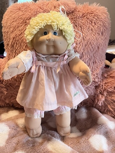 Cabbage Patch Kids KT Factory Freckles Black Signature | eBay