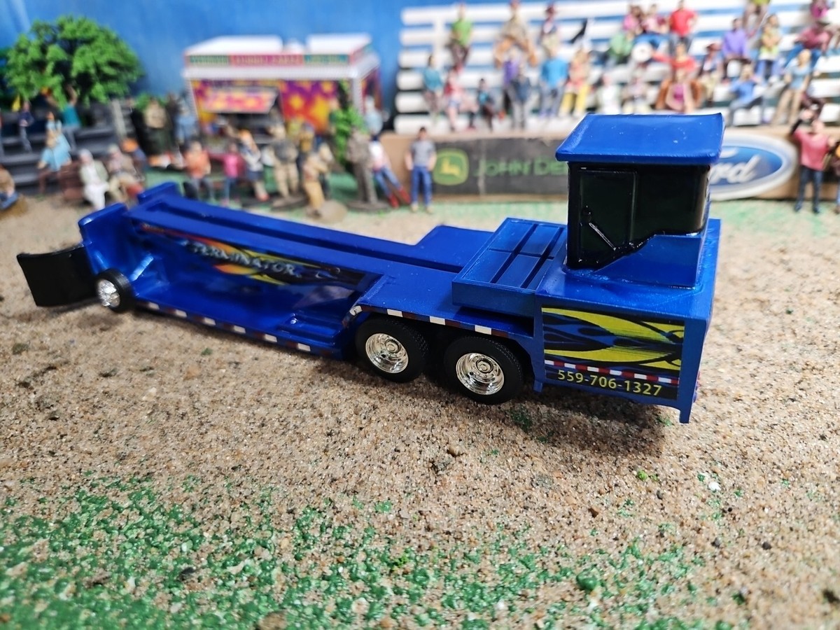 Diecast Tractor Pulling Sleds 1/64 Case IH MagnumTM Puller Tractor