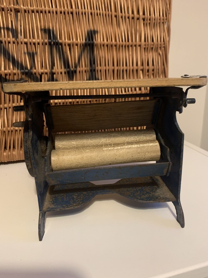 VINTAGE CIRCA 1930’S CHILD'S WASHING MANGLE/WRINGER - METAL & WOOD BY M ...