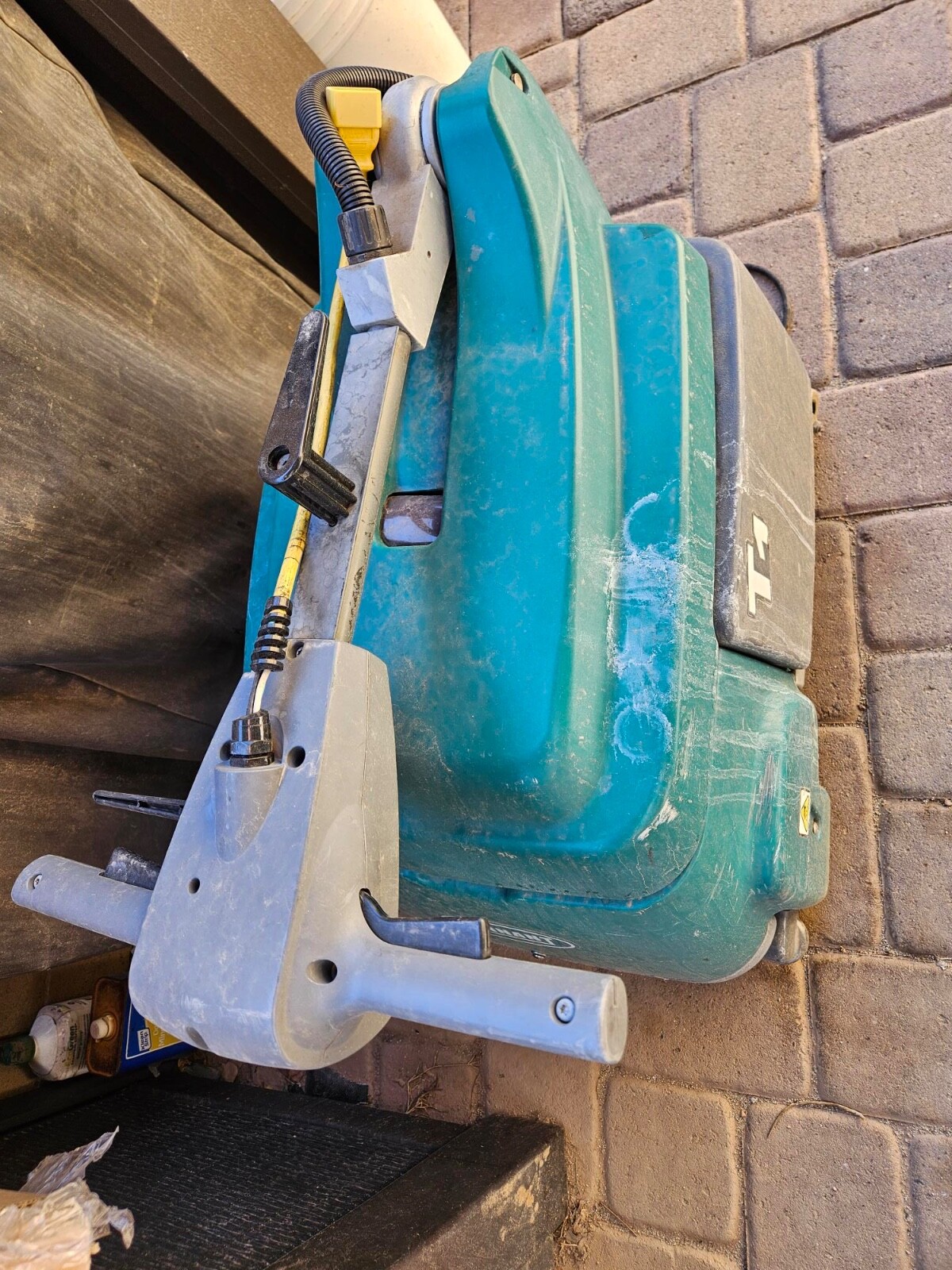 Tenet T1 auto scrubber 155 hours. Missing squeegee blades | eBay