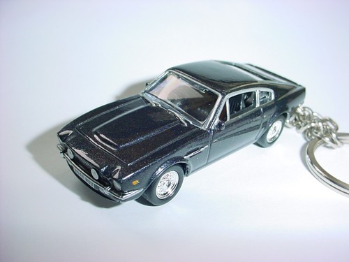 HOT 3D 1987 ASTON MARTIN V8 CUSTOM KEYCHAIN key keyring JAMES BOND 007 ...