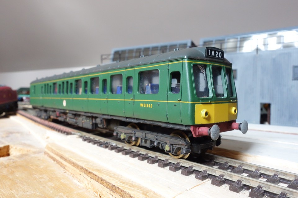 Lima OO 205137 Class 117 Suburban 2 car DMU British Railways green ...