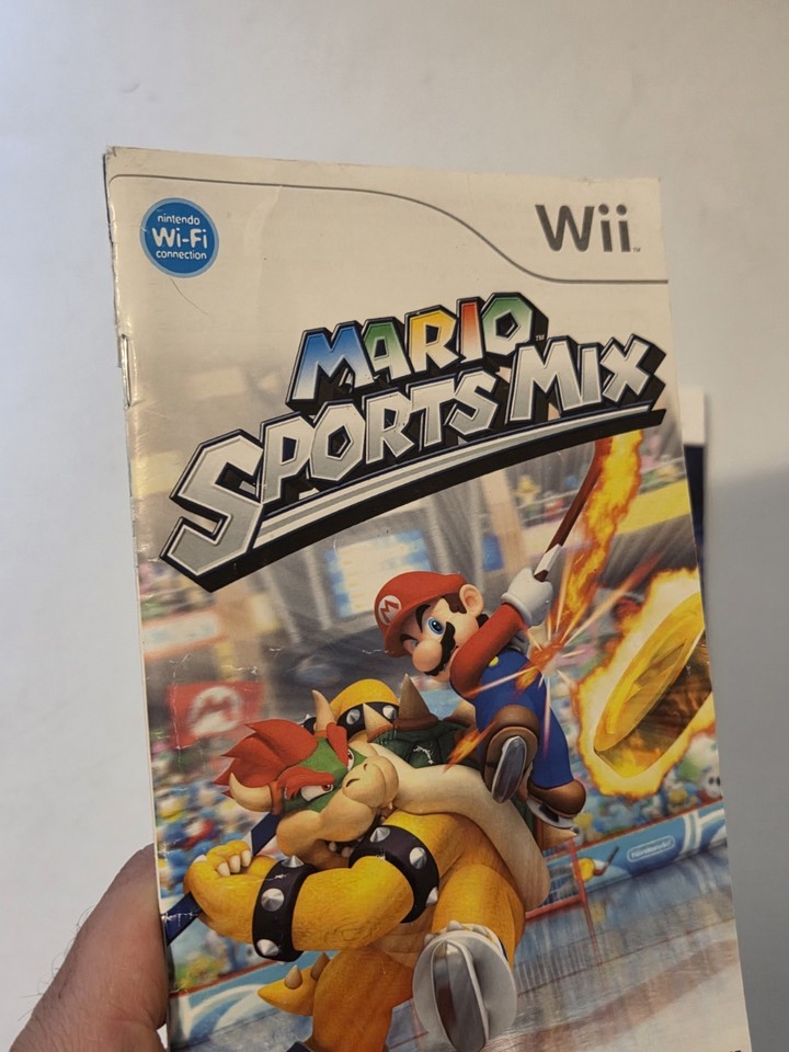 ONLY (8) Manuals & (4) Empty Cases Nintendo Wii ~ NO GAMES! Mario Wii ...