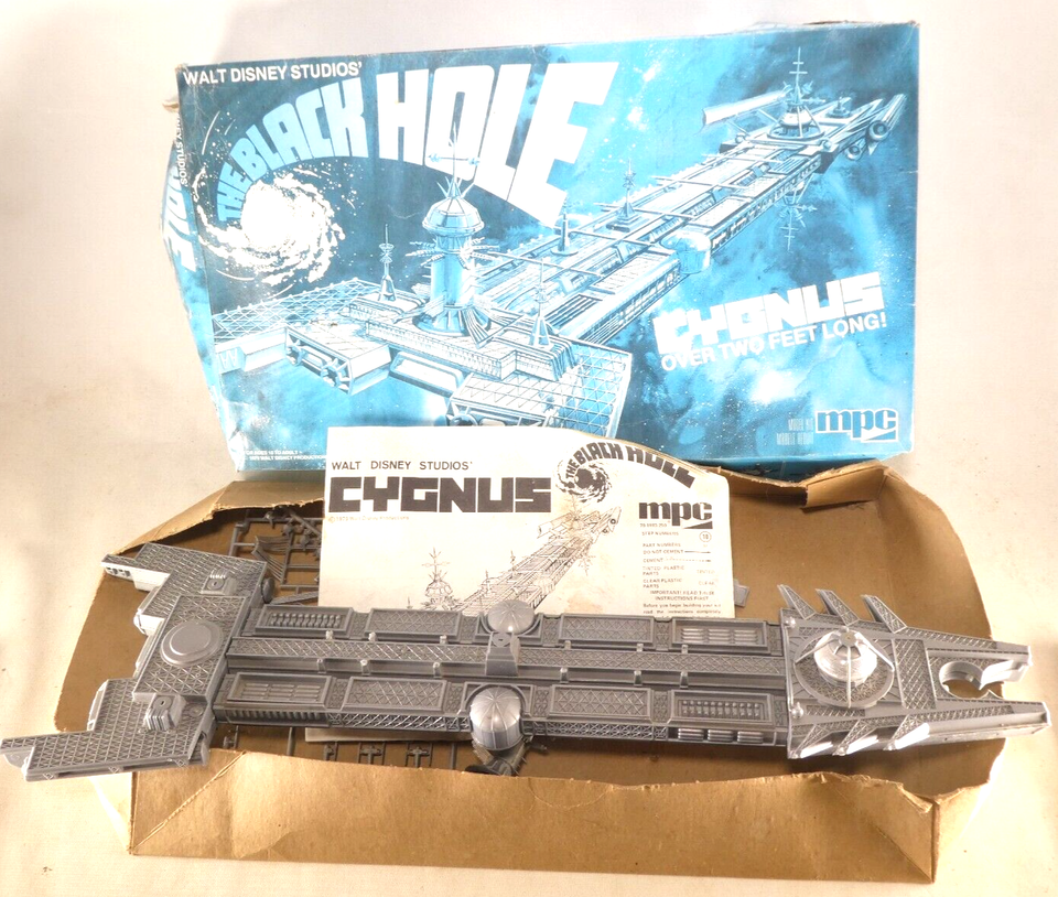 Disney MPC USS Cygnus The Black Hole Scale Plastic Model Kit 1979 | eBay