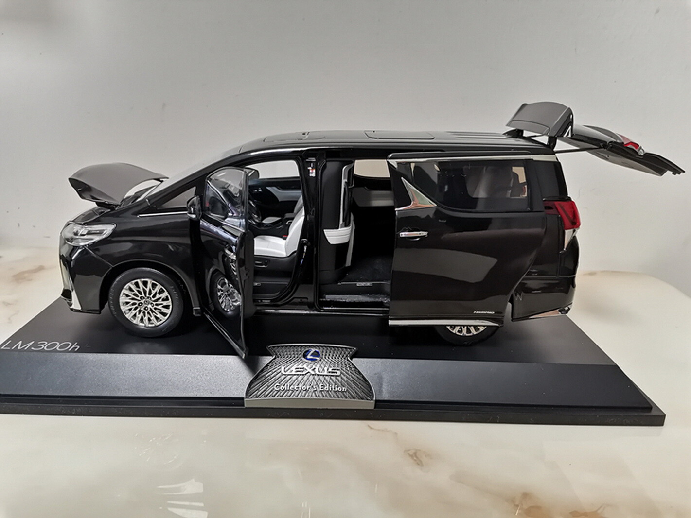 1/18 Scale LEXUS LM300H Black Diecast Car Model Toy Collection Gift NIB ...