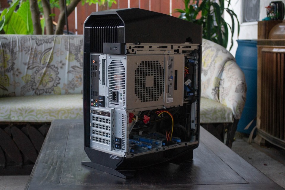 Alienware Aurora R8 (Intel i5-9400, 16 GB RAM, GTX 1650, 256GB SSD/1TB ...