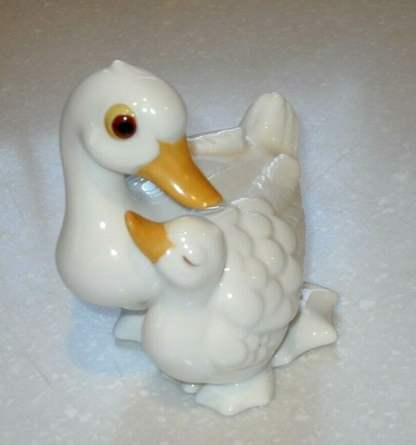VINTAGE ROYAL OSBORNE BONE CHINA DUCK WITH HER DUCKLING FIGURINE TMR ...