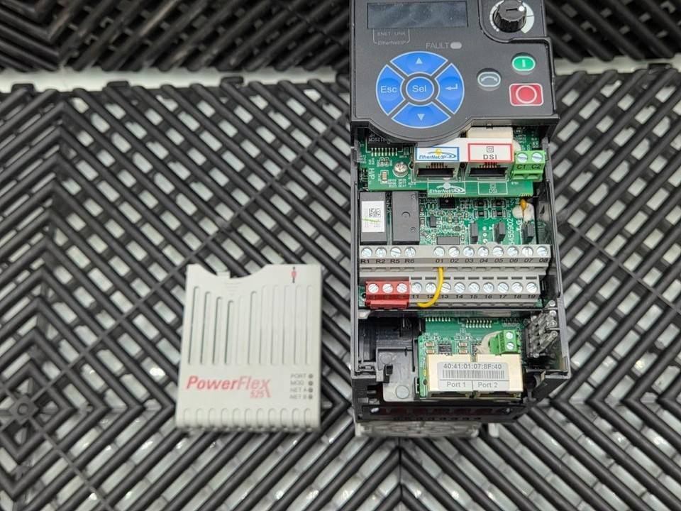 Allen-Bradley 25B-D2P3N104 Ser A PowerFlex 525 AC Drive 1HP w/ 25-COMM ...