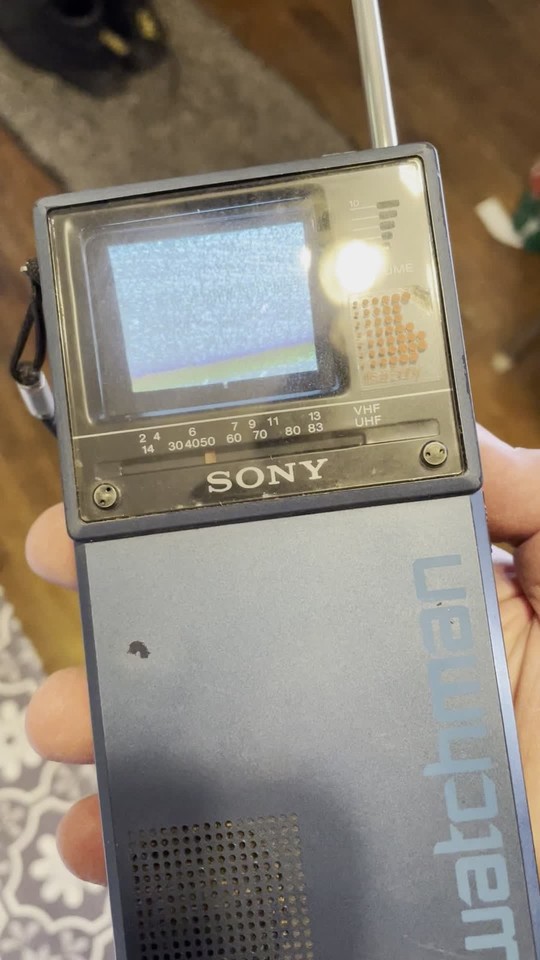 📺 Vintage 1980s Sony Watchman Model FD-20A Handheld Walkman TV, blue ...