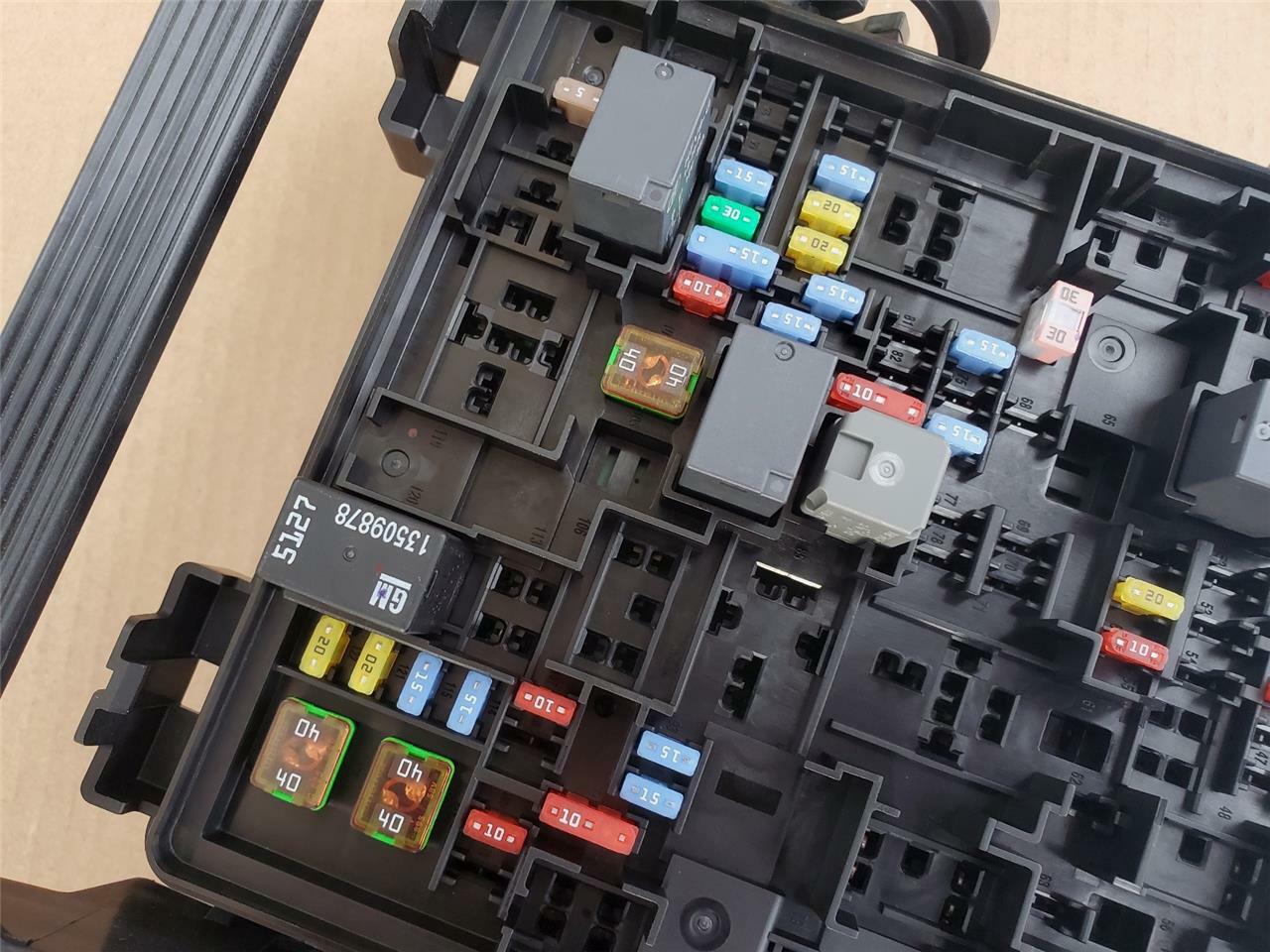 2018-2020 GMC Yukon & XL GM Fuse Box Junction Block Loaded Relays Cover ...