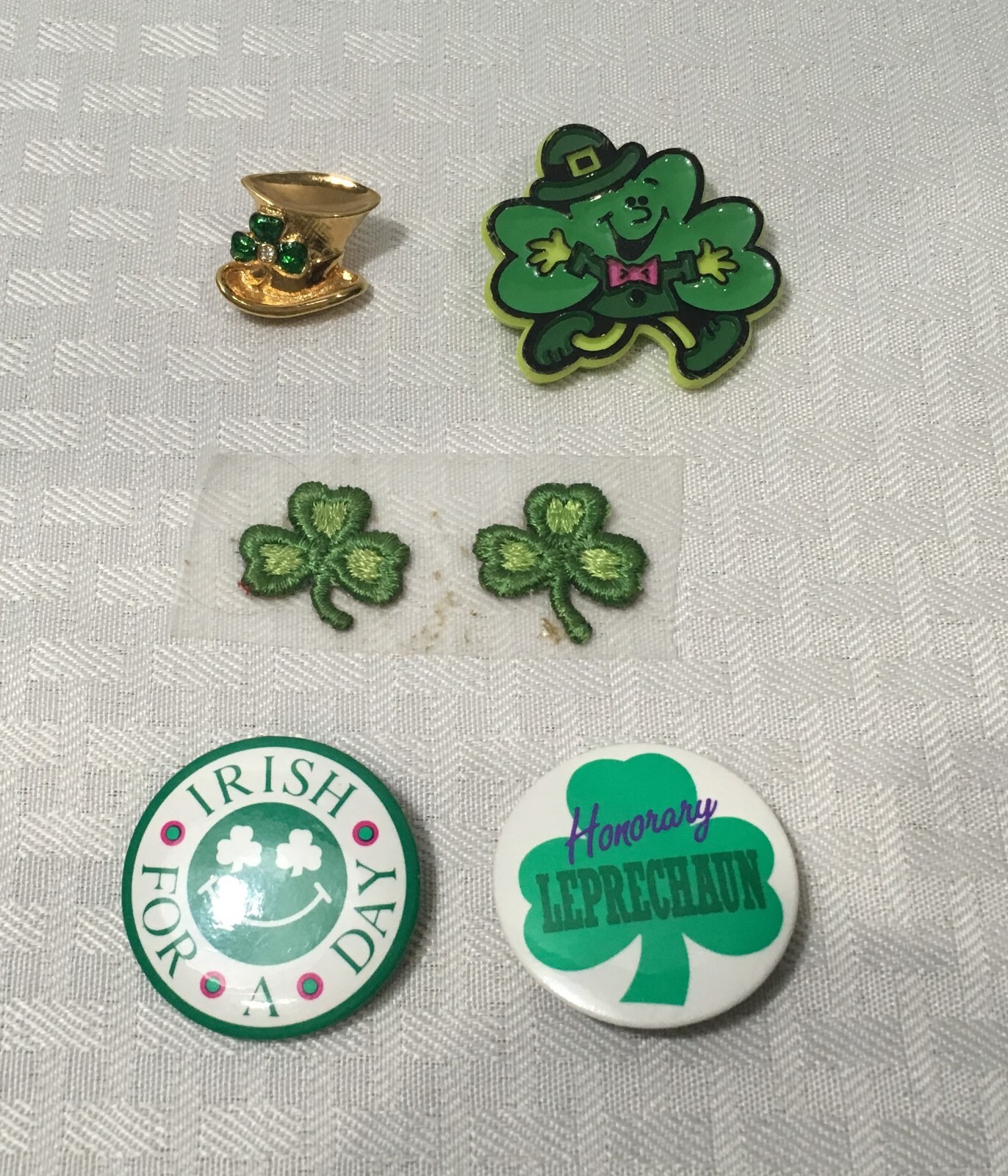 LOT OF 6 ST. PATRICK'S DAY PINS AND APPLIQUE / SHAMROCKS / HAT ...