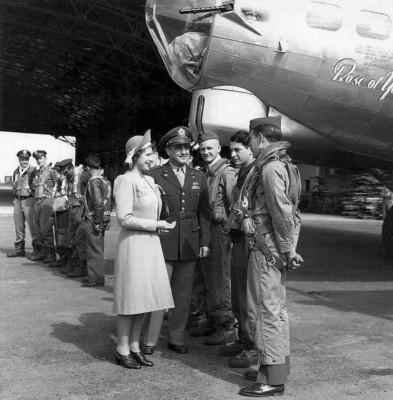 WW2 WWII Photo Princess Elizabeth Visits US Air Base in England USAAF ...