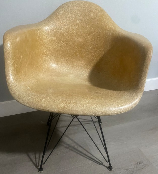 Original 3rd generation Eames Herman Miller fiberglass shell chair ...