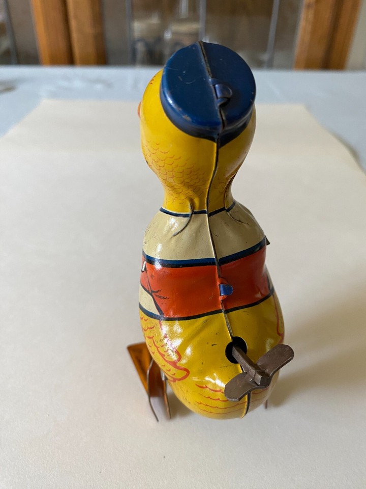 Vintage J CHEIN WALKING WIND UP DUCK TIN TOY, Winds up and waddles ...