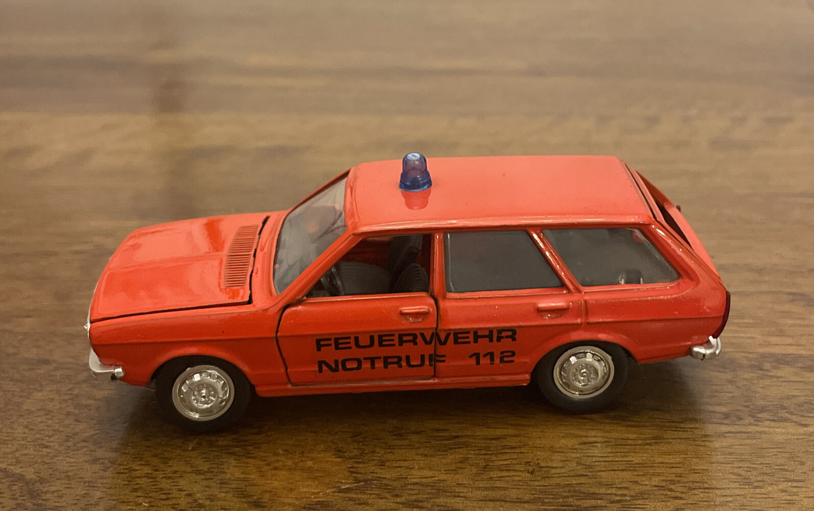 RARE VINTAGE SCHUCO VW PASSAT VARIANT FIRE ENGINE CAR FEUERWEHR - RED 1 ...