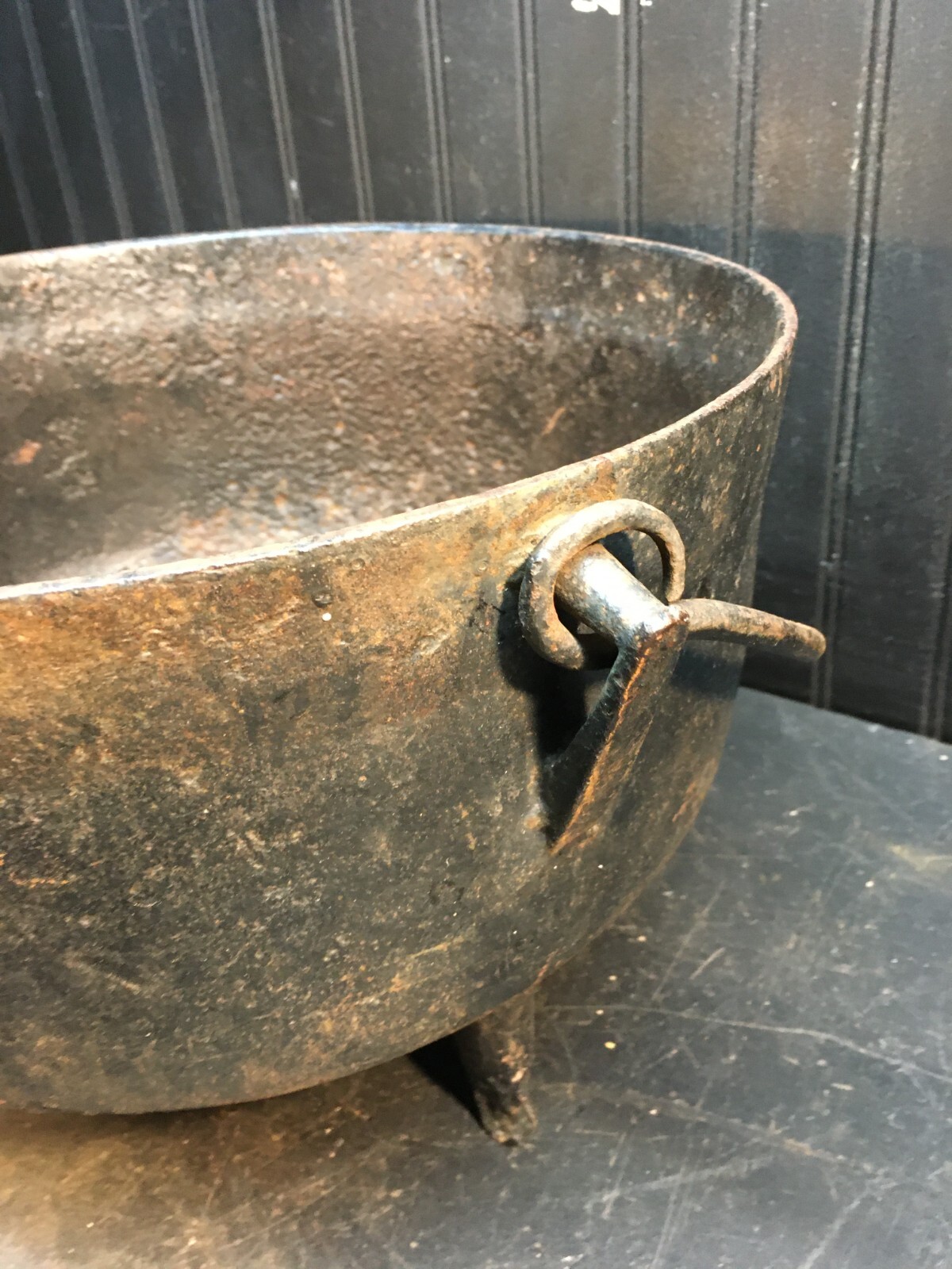 Antique Cast Iron 3 Leg Kettle Cauldron Bean Pot Ribbed Handle Gate ...